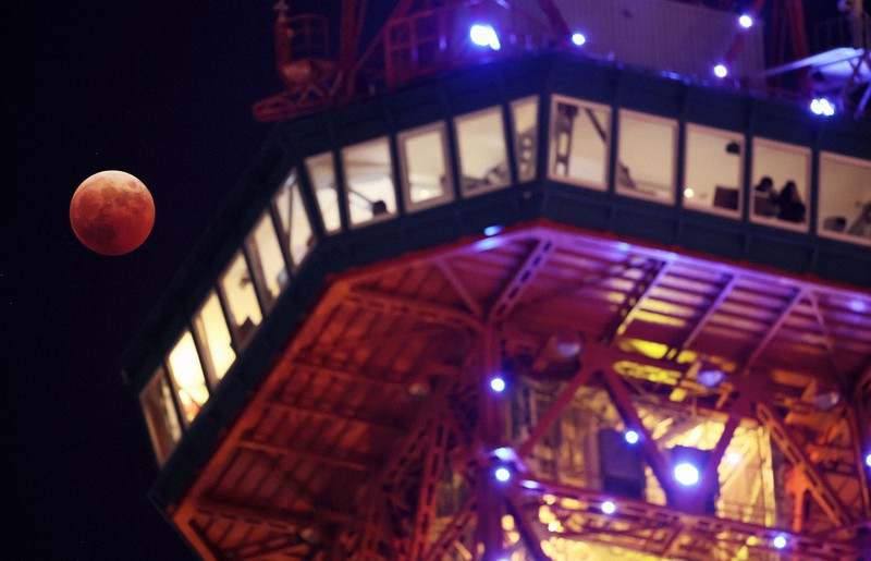 In Photos: Total lunar eclipse enthralls people across Japan in rare ...