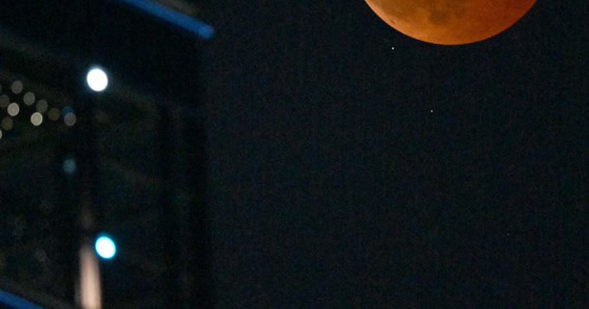 In Photos: Total lunar eclipse enthralls people across Japan in rare ...