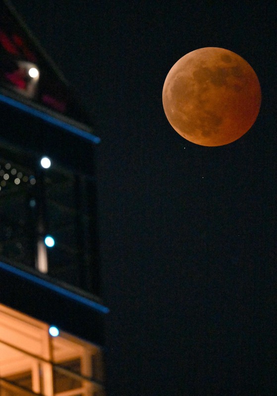 In Photos: Total lunar eclipse enthralls people across Japan in rare ...