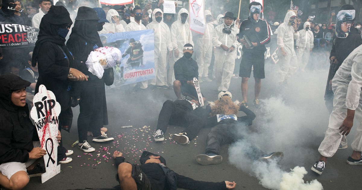 Thousands rally for justice after Indonesian stadium tragedy - The Mainichi