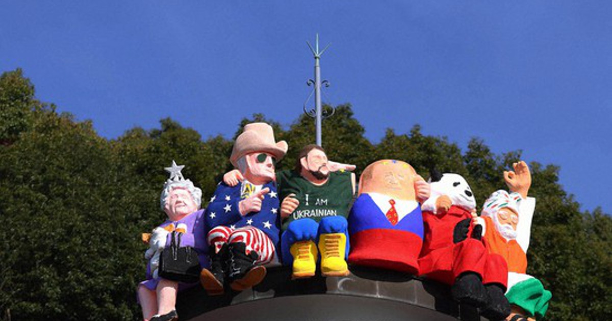 In Photos: Santa, world figures displayed atop Kobe home with hopes for ...