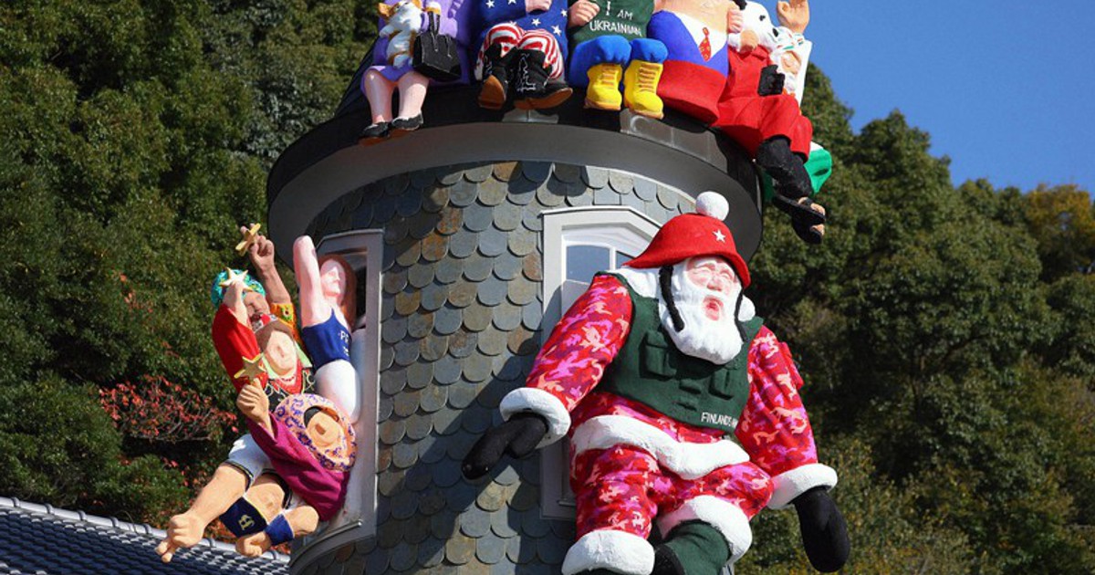 In Photos: Santa, world figures displayed atop Kobe home with hopes for ...