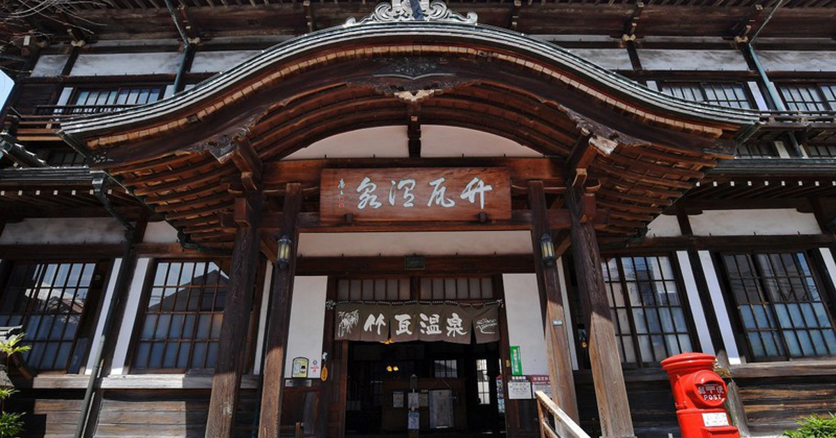 Retro Japan in Photos: The stylish Takegawara Onsen bathhouse in steamy ...