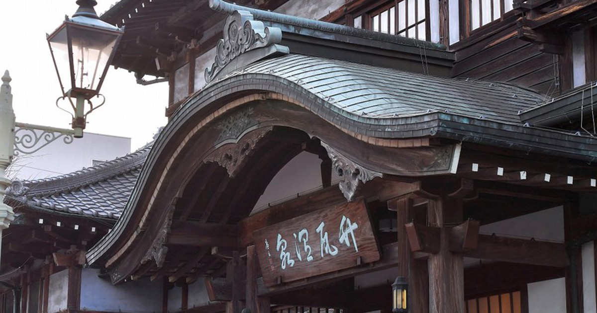 Retro Japan in Photos: The stylish Takegawara Onsen bathhouse in steamy ...