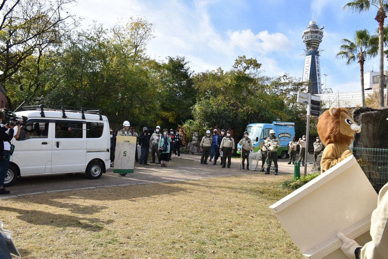 In Photos: Osaka zoo prepares for major quake with 'escaped lion' - The ...