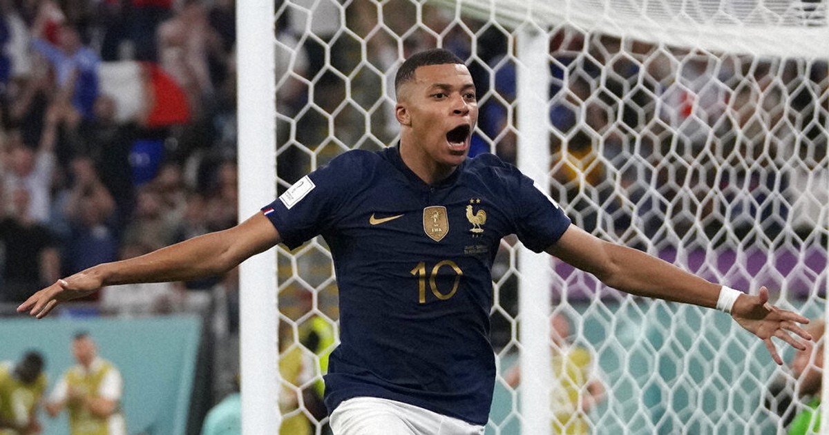 Mbappe scores 2, France reaches knockout stage of World Cup - The Mainichi