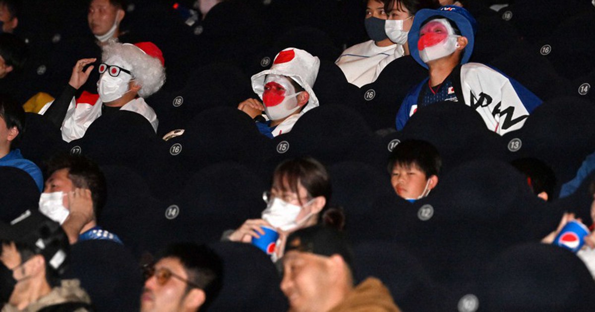 In Photos: Japan soccer fans' hopes dashed in World Cup match against ...