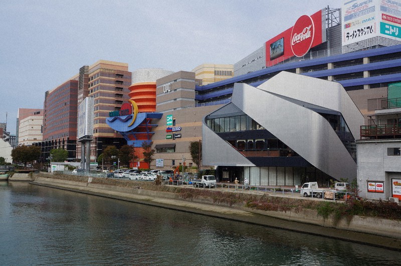 中洲刺激、新エンタメ NY発、世界最先端のショーと食 あす開業 福岡 | 毎日新聞