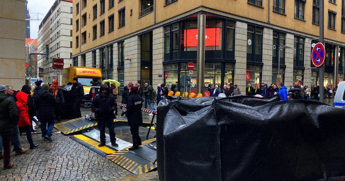 Germany: Suspect dead after killing mother, taking hostages - The Mainichi