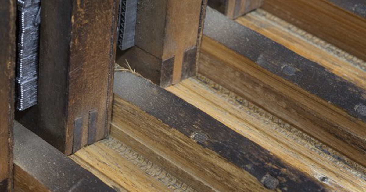 Retro Japan in Photos: 112-yr-old Tokyo press still making its imprint ...