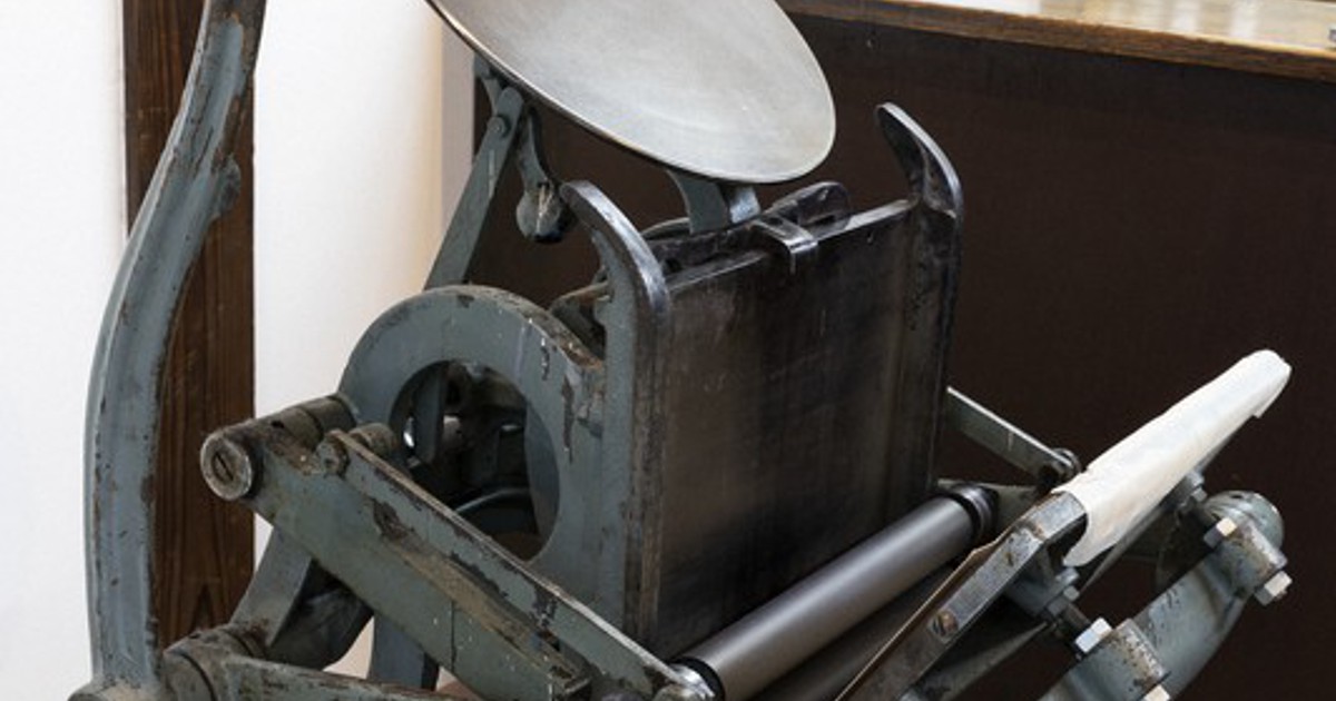 Retro Japan in Photos: 112-yr-old Tokyo press still making its imprint ...