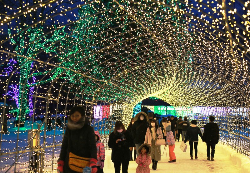 Snowy north Japan fields made kaleidoscopic in dazzling light display ...