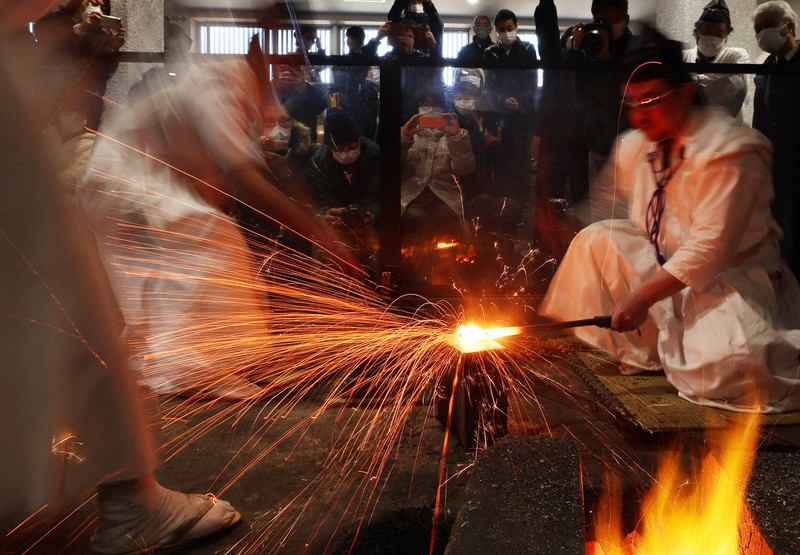 New Year's sword forging ceremony held to pray for Japan blade industry ...