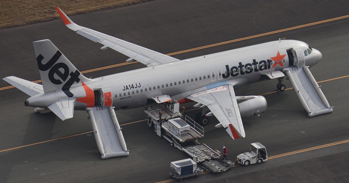 In Photos: Jetstar plane makes emergency landing in central Japan after ...