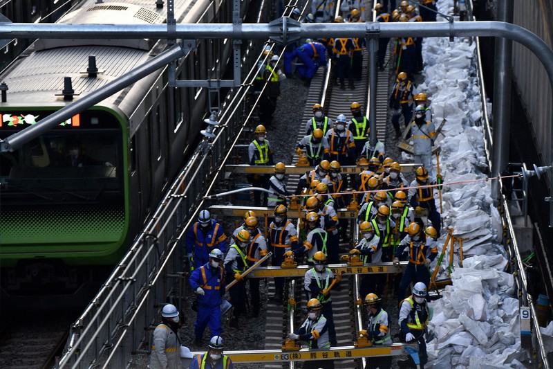 In Photos: Track switching construction underway at Tokyo's Shibuya ...