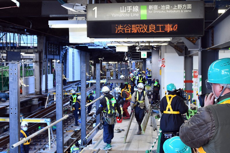 In Photos: Track switching construction underway at Tokyo's Shibuya ...