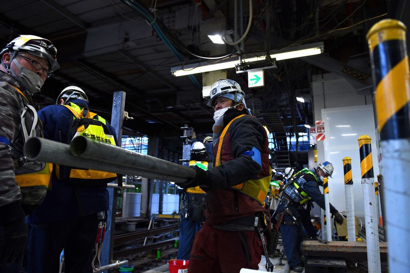 In Photos: Track switching construction underway at Tokyo's Shibuya ...