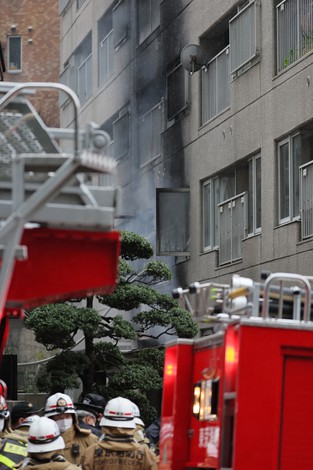 Building in Tokyo's Roppongi catches fire after apparent spray can ...