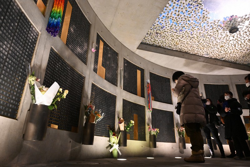 In Photos: People mourn victims on 28th anniv. of Kobe quake - The Mainichi