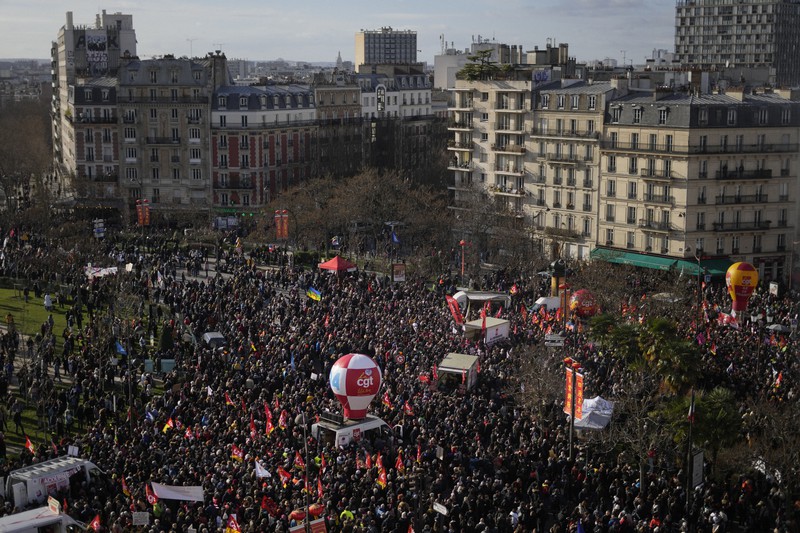 Unions buoyant as 1.27 million French protest pension reform - The Mainichi