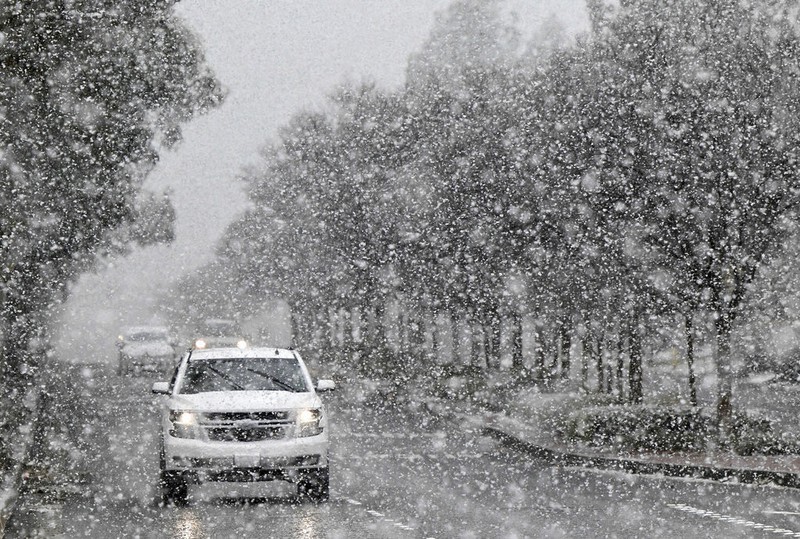 Los Angeles area still blanketed by snow in rare heavy storm - The Mainichi