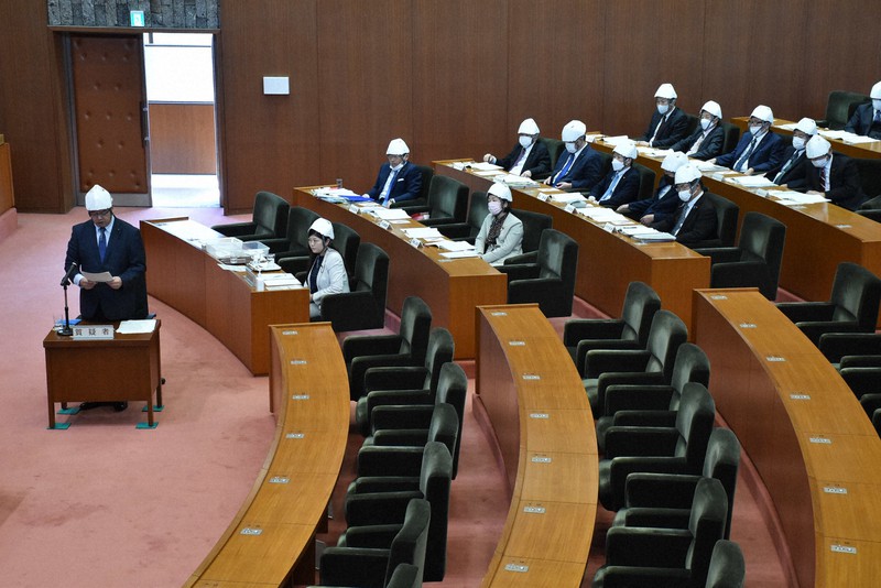 Chiba Pref. assembly members deliberate while wearing helmets after ...
