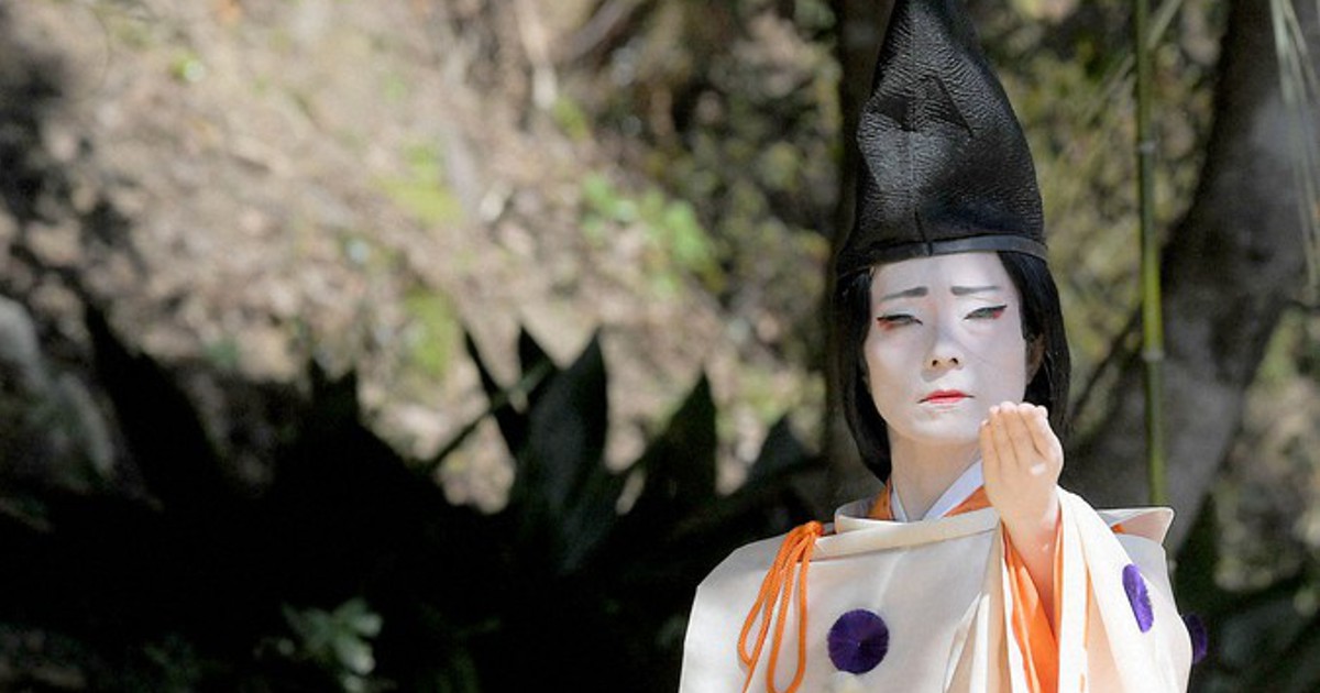 In Photos: People in kimonos compose poems at Japan's Dazaifu Tenmangu ...