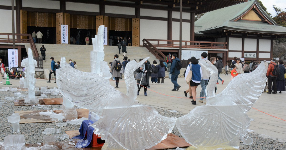 270 kg blocks of ice turned into cranes, goldfish in sculpting event at ...