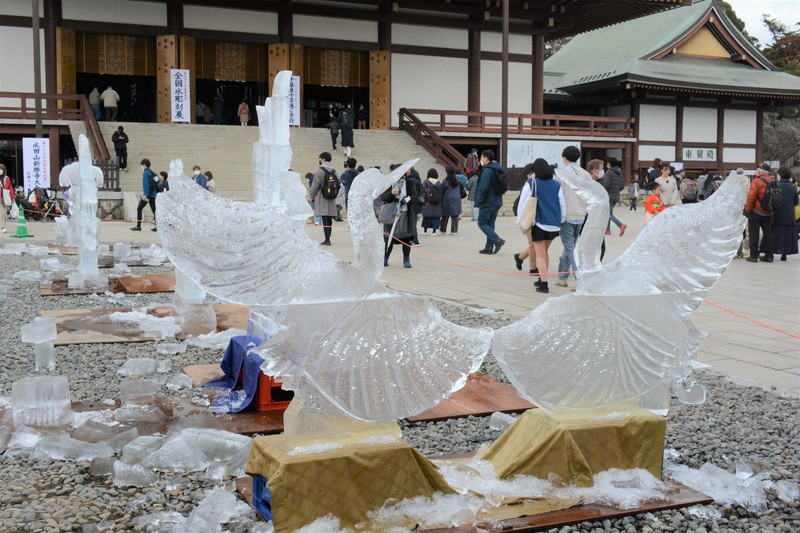 270 kg blocks of ice turned into cranes, goldfish in sculpting event at ...