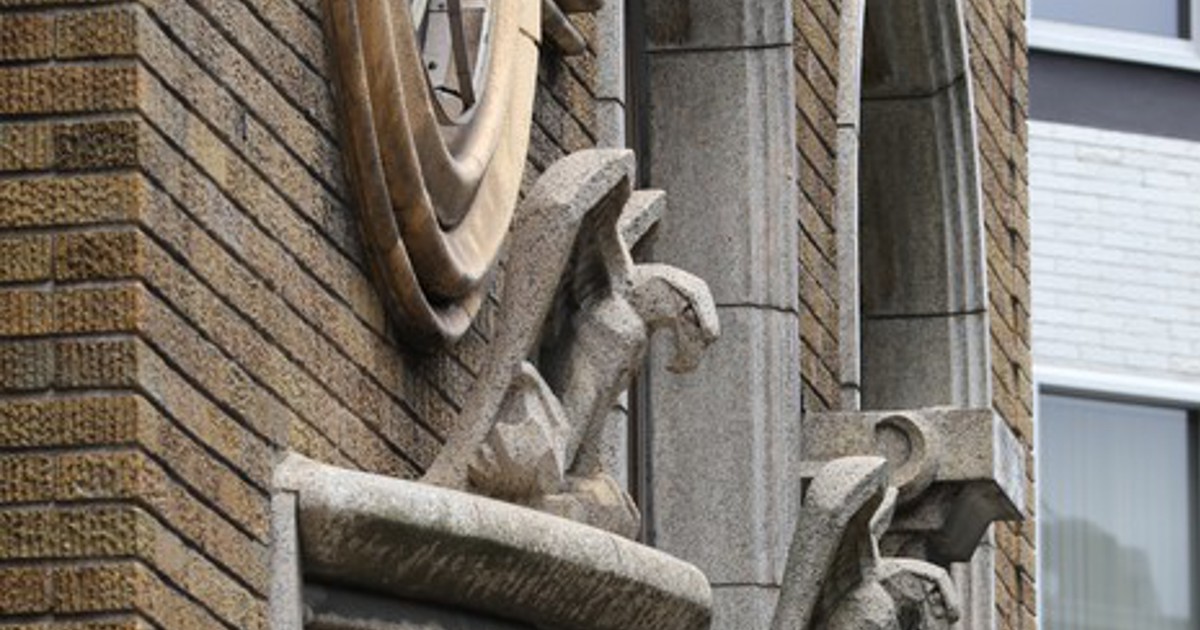Retro Japan in Photos: Pendulum clock-shaped building in Osaka stands ...