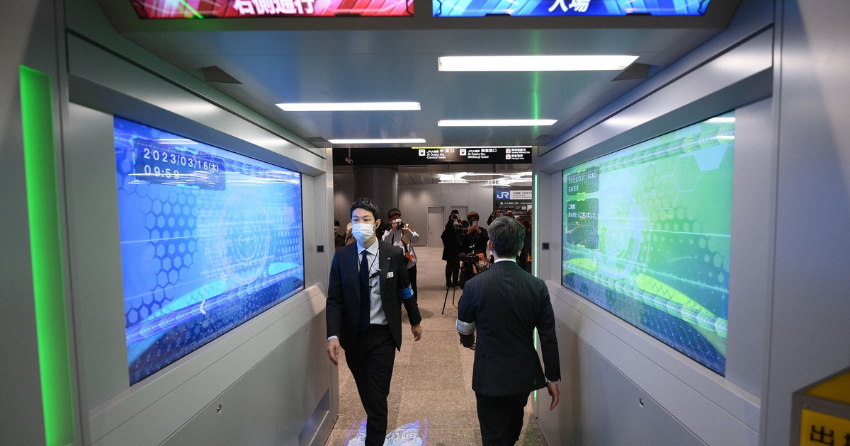 Osaka Station's facial recognition gate, world's 1st adaptive platform ...