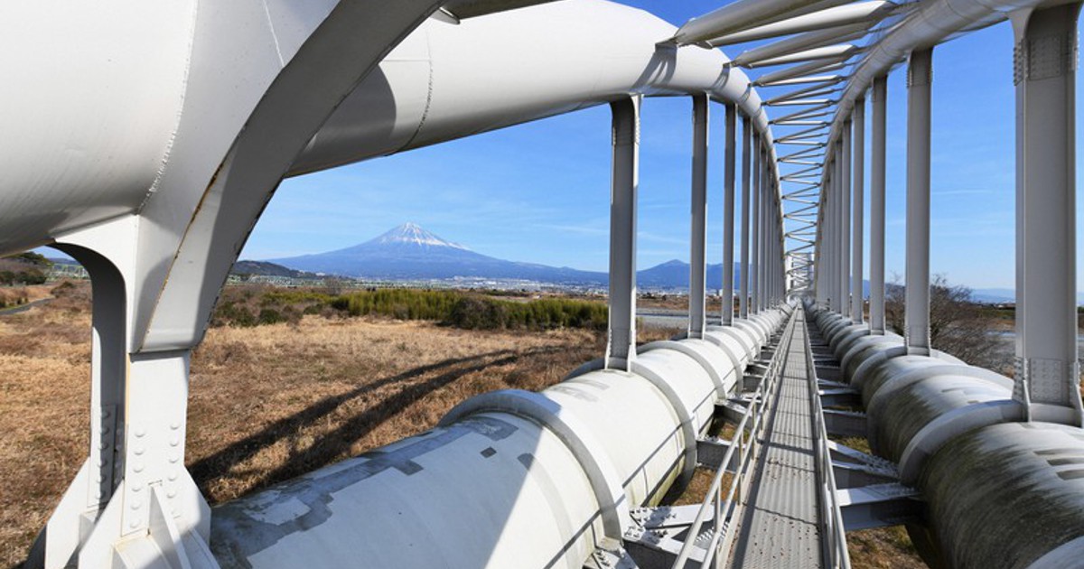 Retro Japan in Photos: Fujikawa water pipe bridge in Shizuoka Pref ...