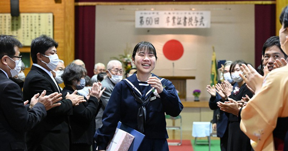 In Photos: Only junior high school student on remote Japan island ...