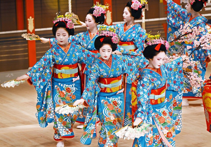 In Photos: Geisha, maiko stage elaborate final rehearsal for Kyoto's 'Miyako Odori' show - The ...