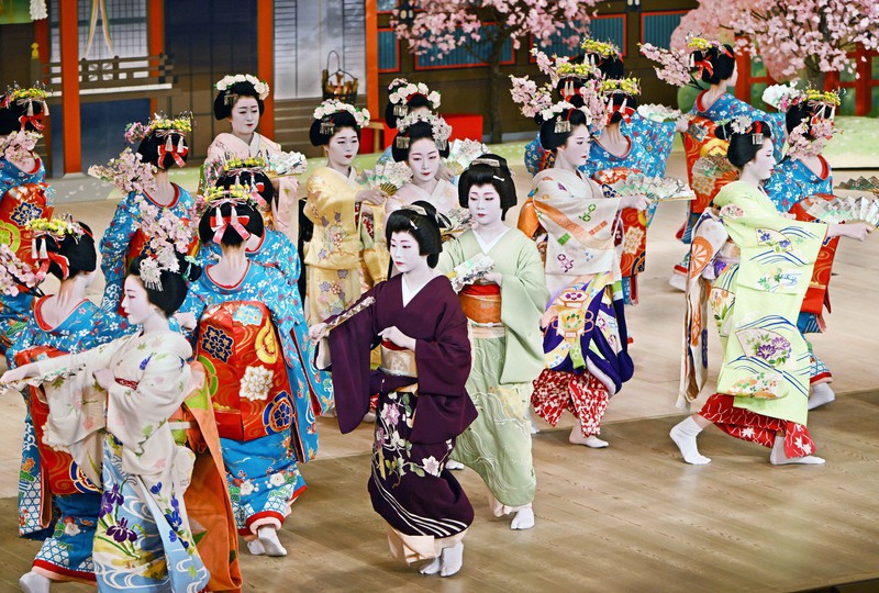In Photos: Geisha, maiko stage elaborate final rehearsal for Kyoto's ...