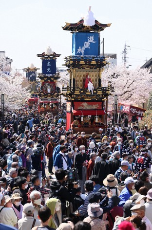 Spectacular towering floats parade in central Japan festival dating ...