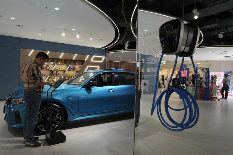 China auto show highlights intense electric car competition - The Mainichi