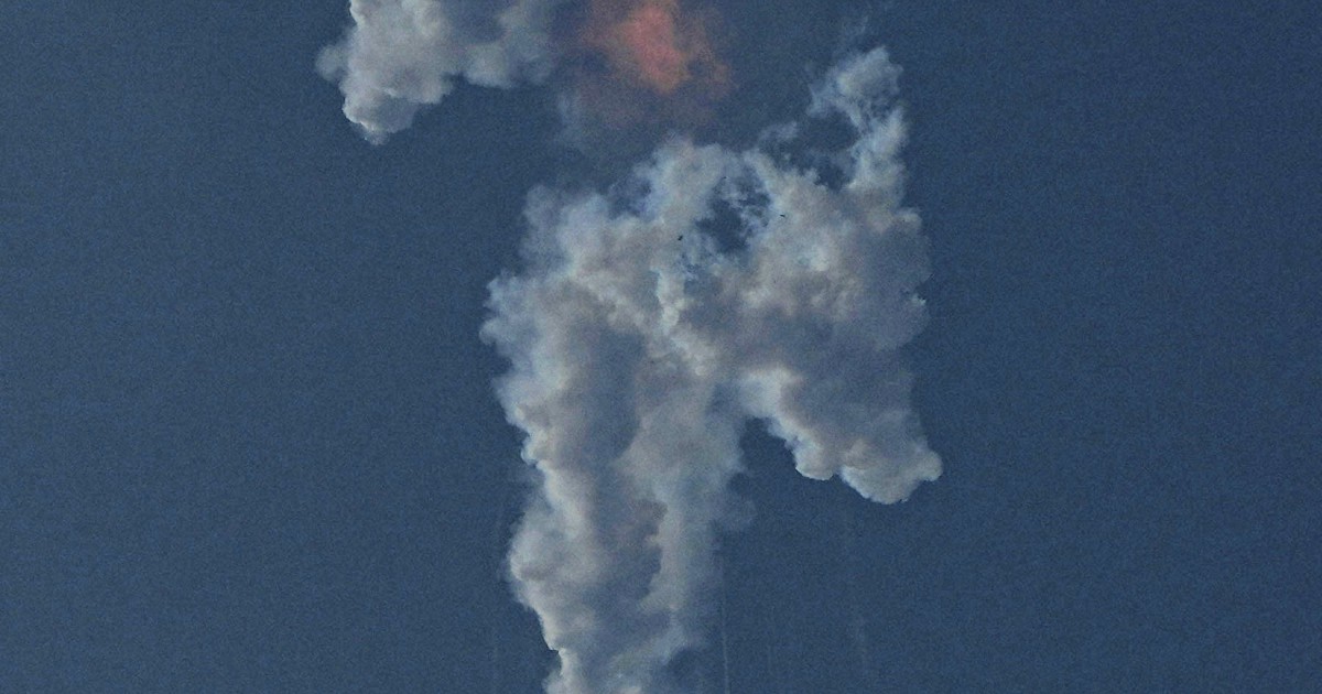 SpaceX giant rocket explodes minutes after launch from Texas - The Mainichi