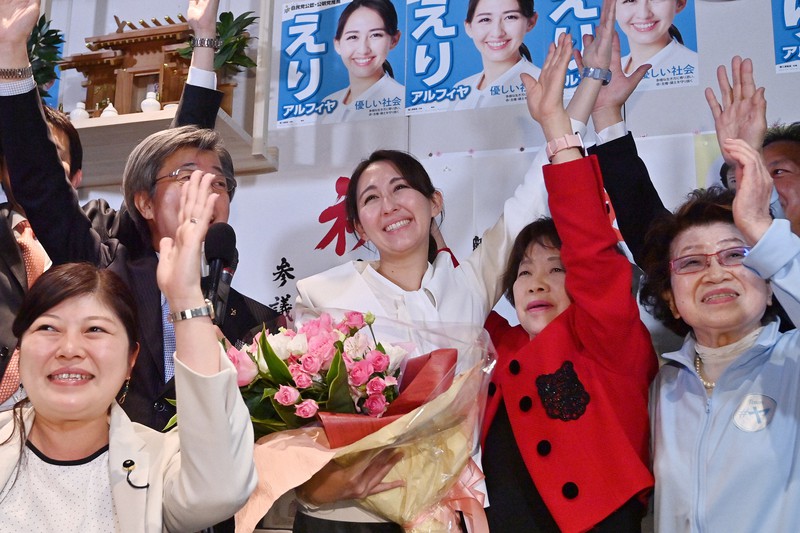 衆院千葉5区補選、自民・英利アルフィヤ氏の当選確実 接戦制す | 毎日新聞