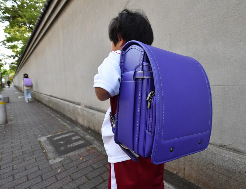 School backpacks getting heavier in Japan, some weigh over 10 kg ...