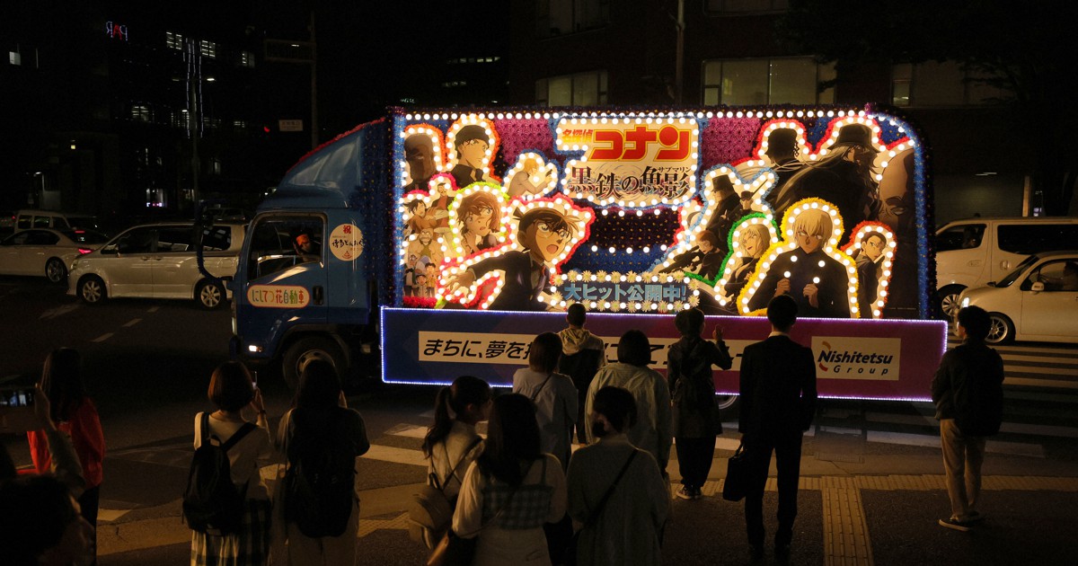 「博多どんたく港まつり」 開幕前に花自動車が市街走行 [写真特集1 7] 毎日新聞