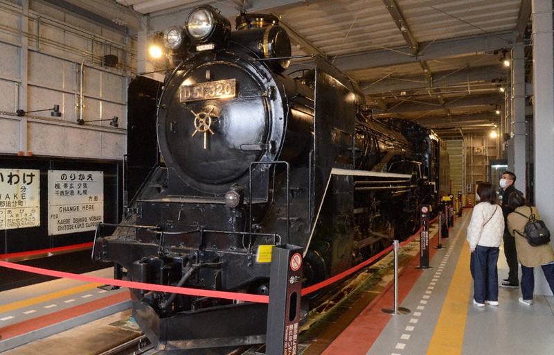 発見！地域のお宝：学芸員とっておき秘話／6 道の駅あびら 鍋嶋貴之さん 数奇な運命D51－320号 ／北海道 | 毎日新聞