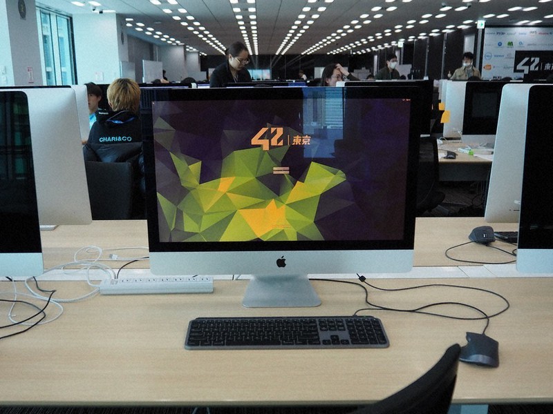 パリ発「42Tokyo」 デジタル人材養成（その1） 学歴・学費不問の「超」学校 | 毎日新聞