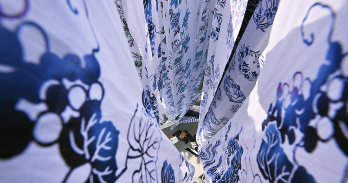 In Photos: Curtains of dyed yukata fabric create early summer spectacle ...