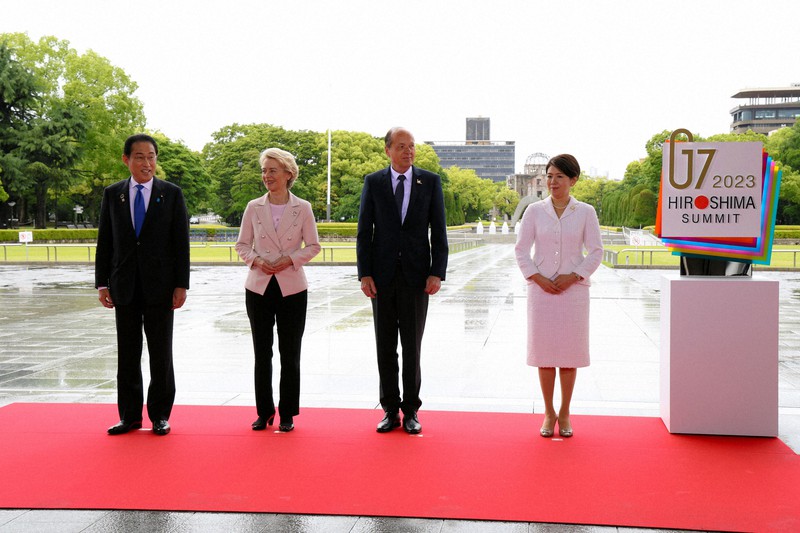 G7広島サミット開幕 岸田首相と裕子夫人 各国の首脳ら出迎え 広島平和記念公園 [写真特集17/20] | 毎日新聞