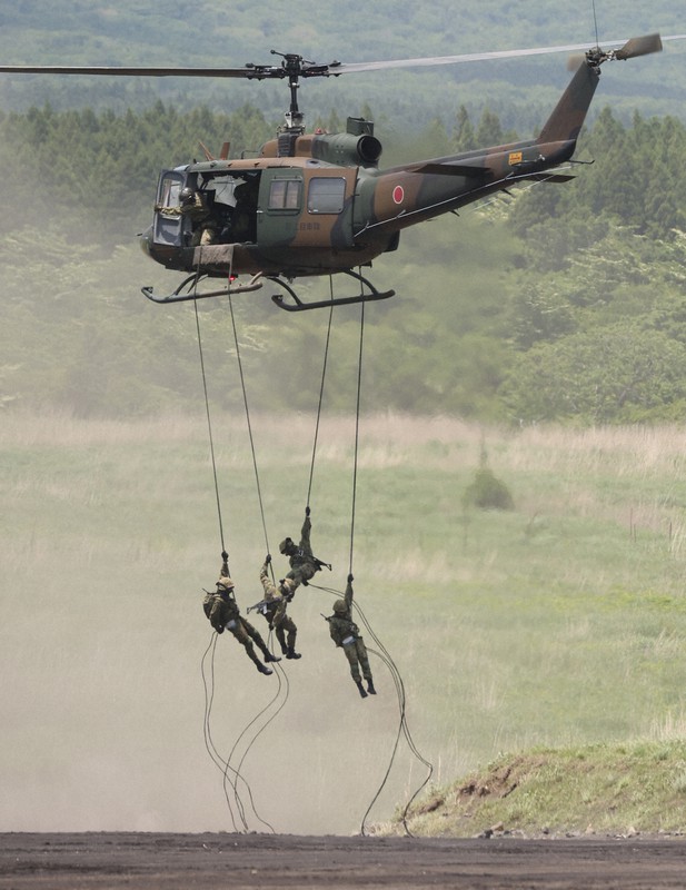 多用途ヘリコプター「UH2」も初登場 陸自が富士総合火力演習 [写真特集10/16] | 毎日新聞