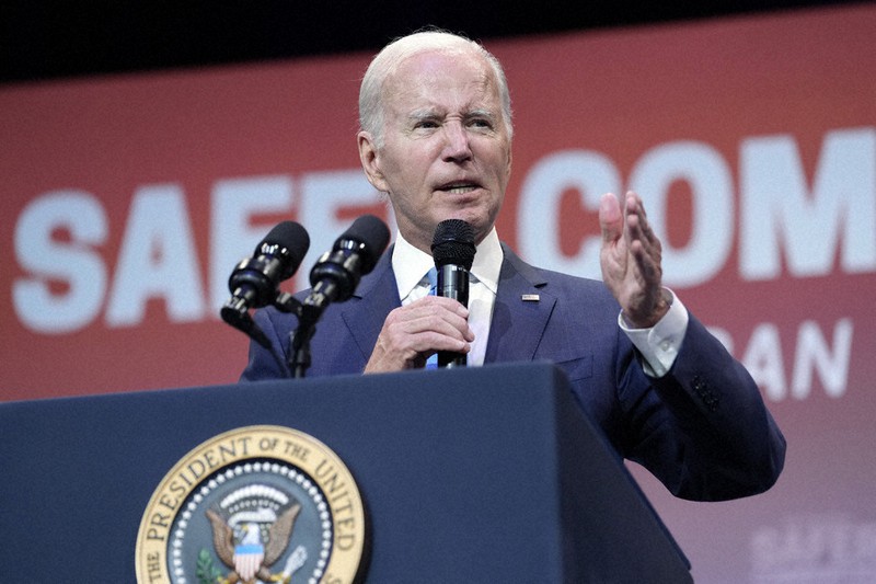 Biden strikes economic populist tone during campaign rally before ...