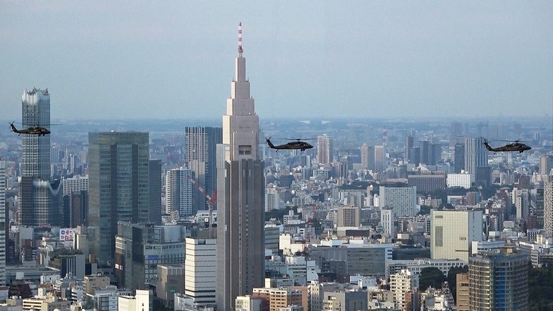 Mainichi videos show US military choppers passing low over busy Tokyo ...