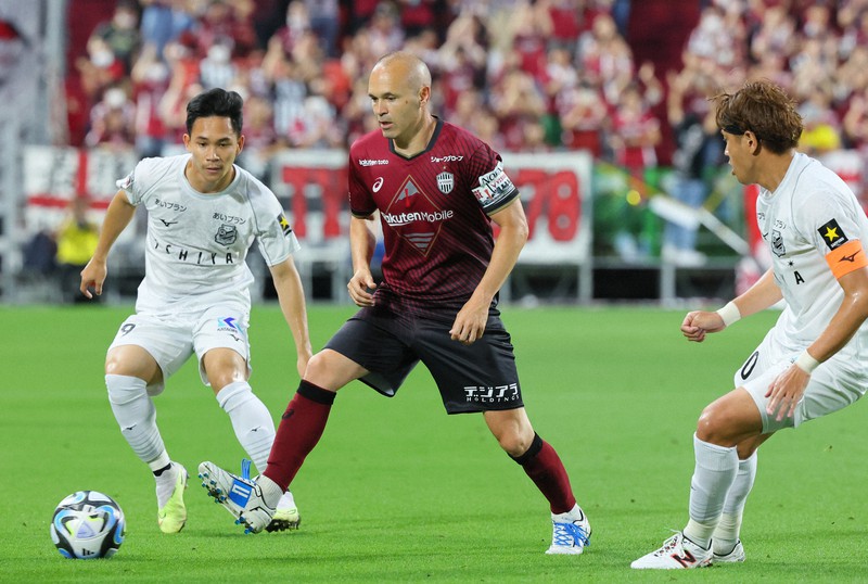 イニエスタが神戸最終戦、今季初の先発出場 サッカーj1 [写真特集16 30] 毎日新聞