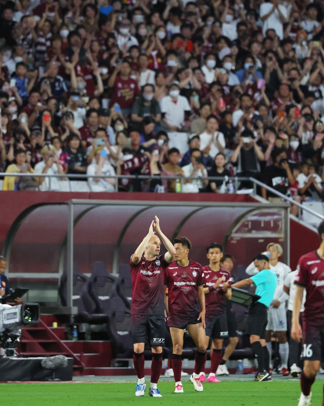 イニエスタが神戸最終戦、今季初の先発出場 サッカーj1 [写真特集1 30] 毎日新聞